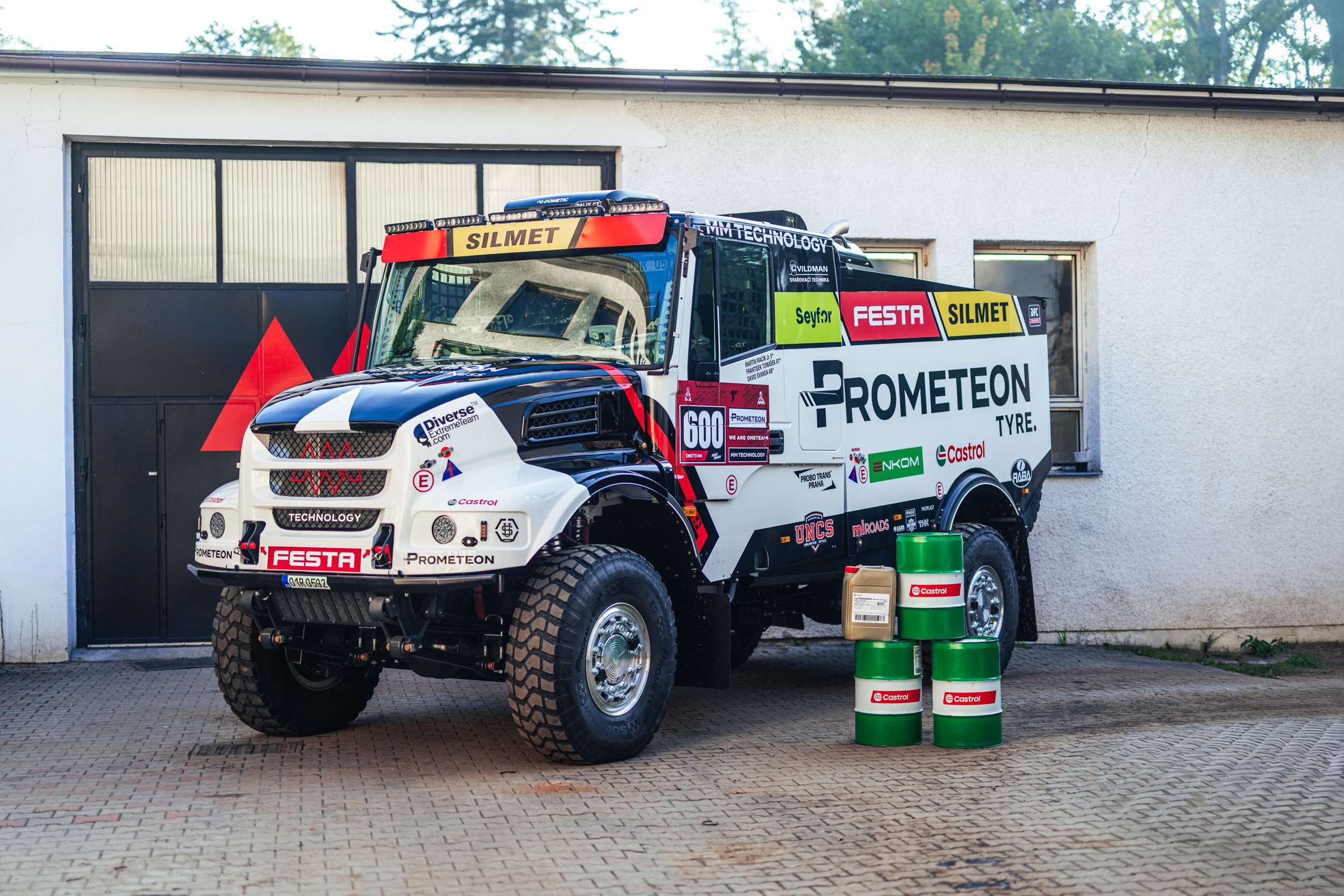 Dakar-winning truck racing team selects Castrol VECTON for 2026 World ...