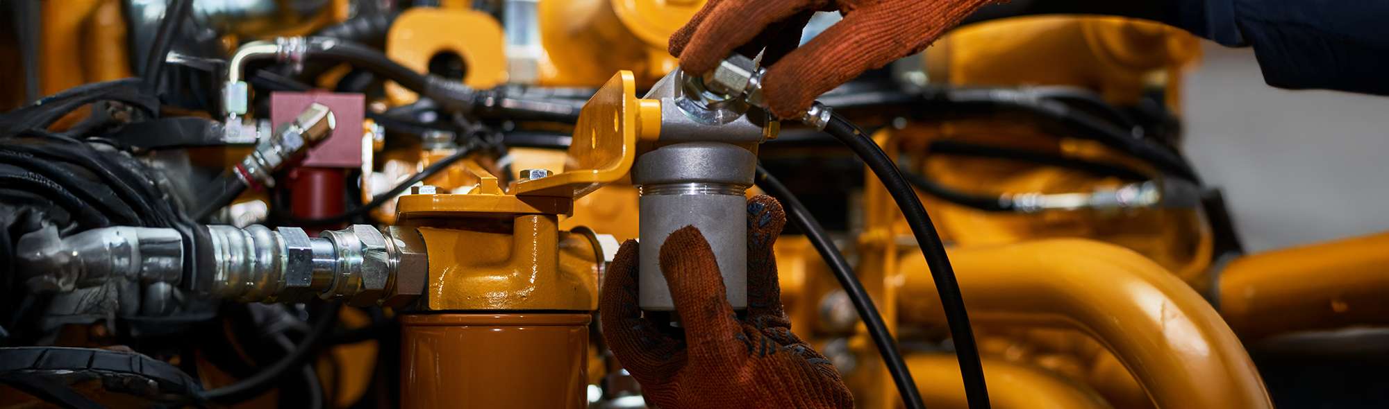 Hyspin AWS Superclean: Boost hydraulic system efficiency | Castrol India