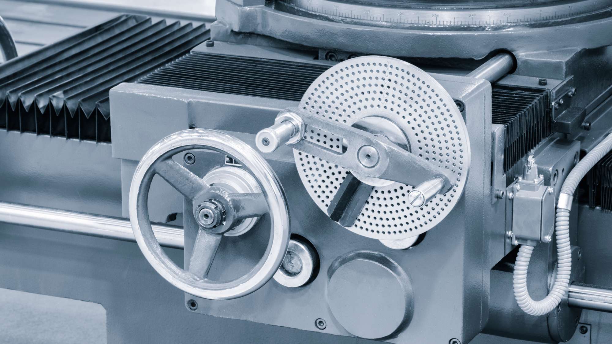 Enhance machine performance with Castrol Magna lubricant | Castrol India