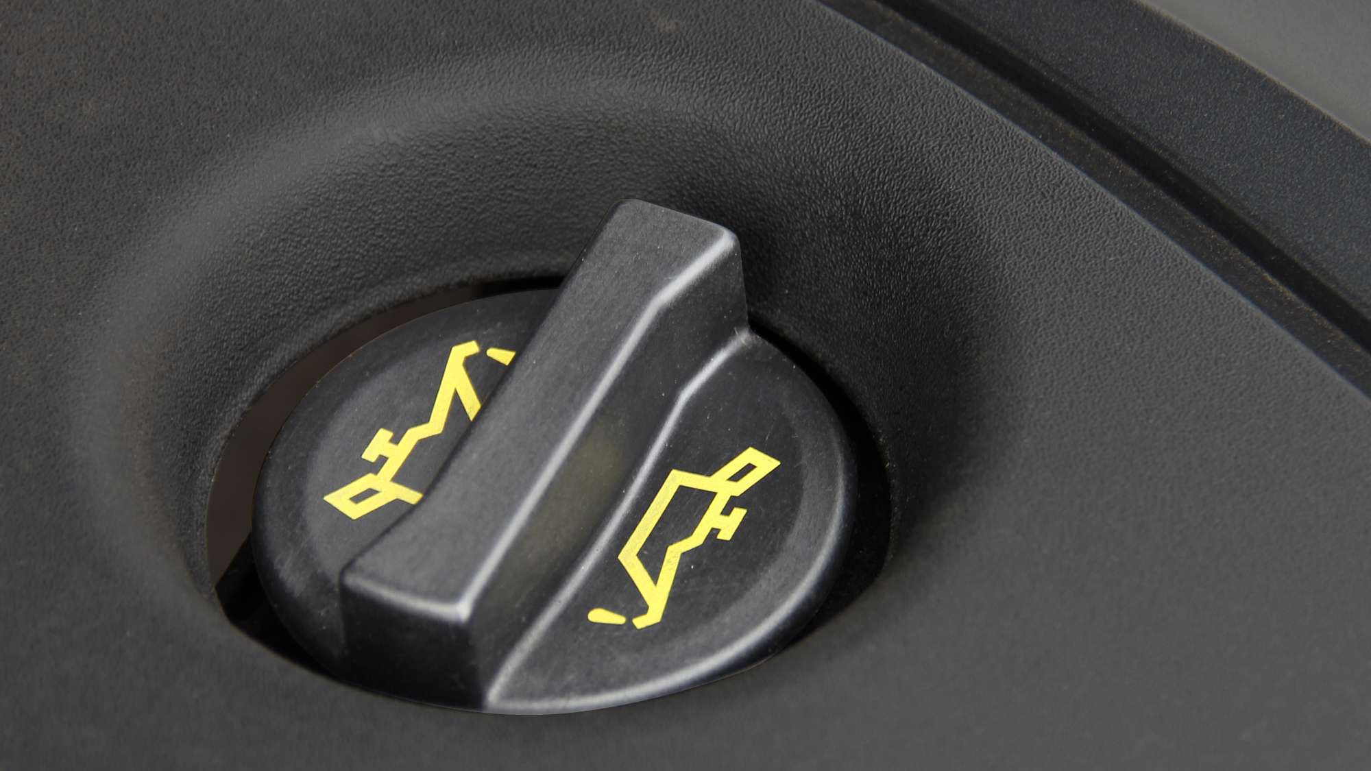 Top up car engine oil | Castrol India