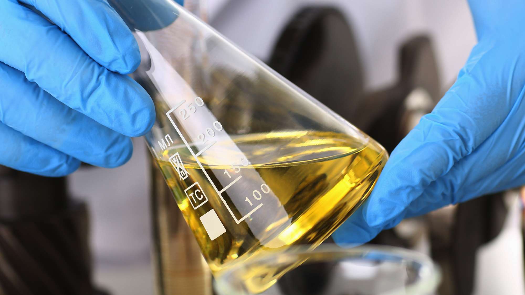 The difference between conventional, synthetic, and semi-synthetic oil ...