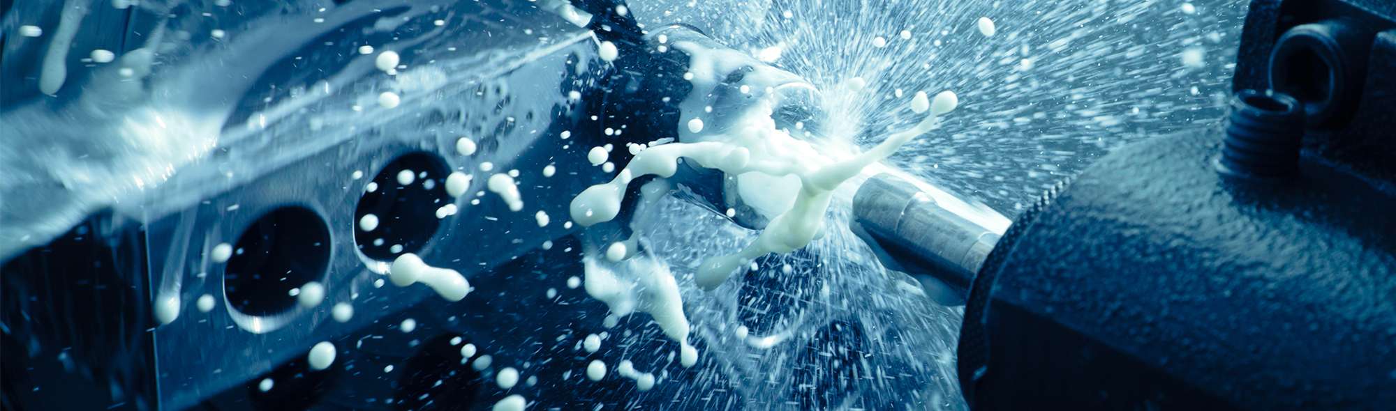 Proper cleaning before a MWF coolant charge | Castrol® USA