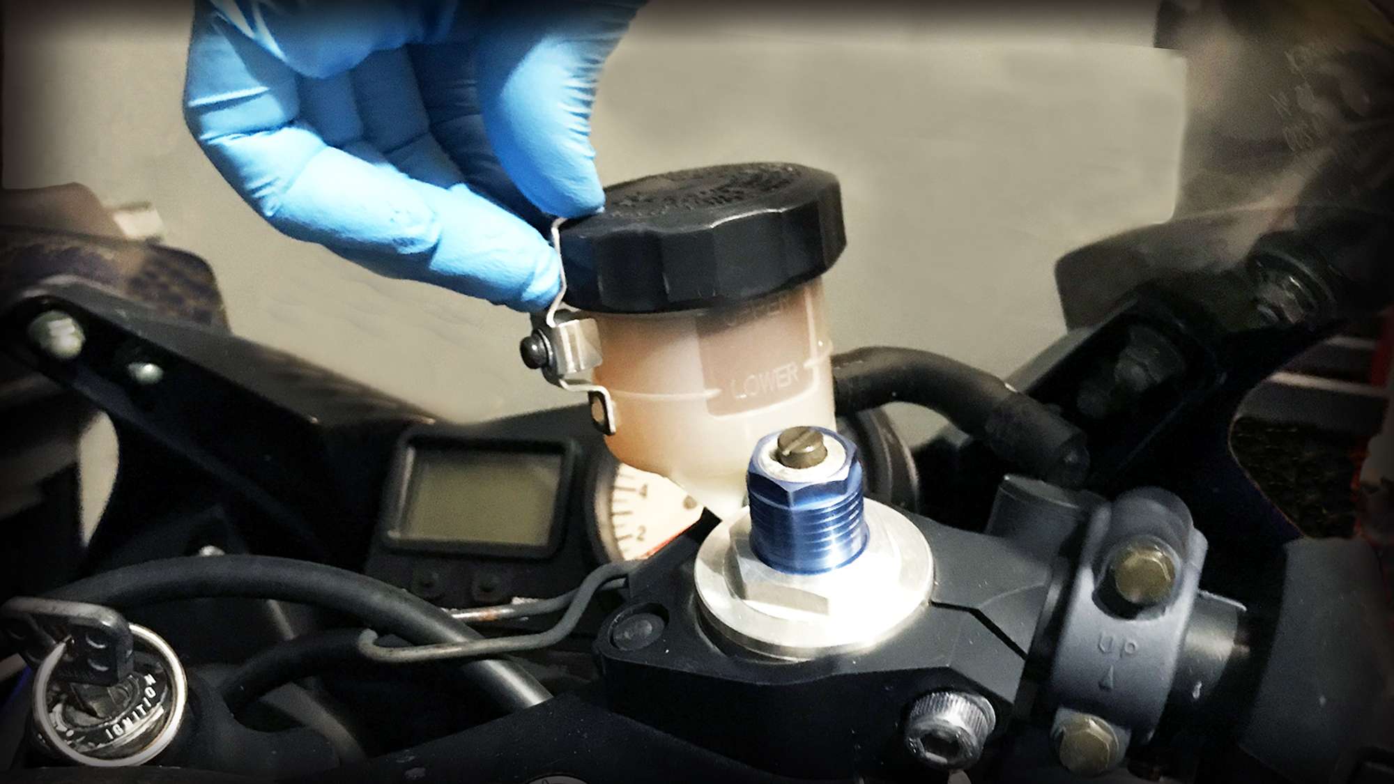 Check motorcycle oil | South Africa