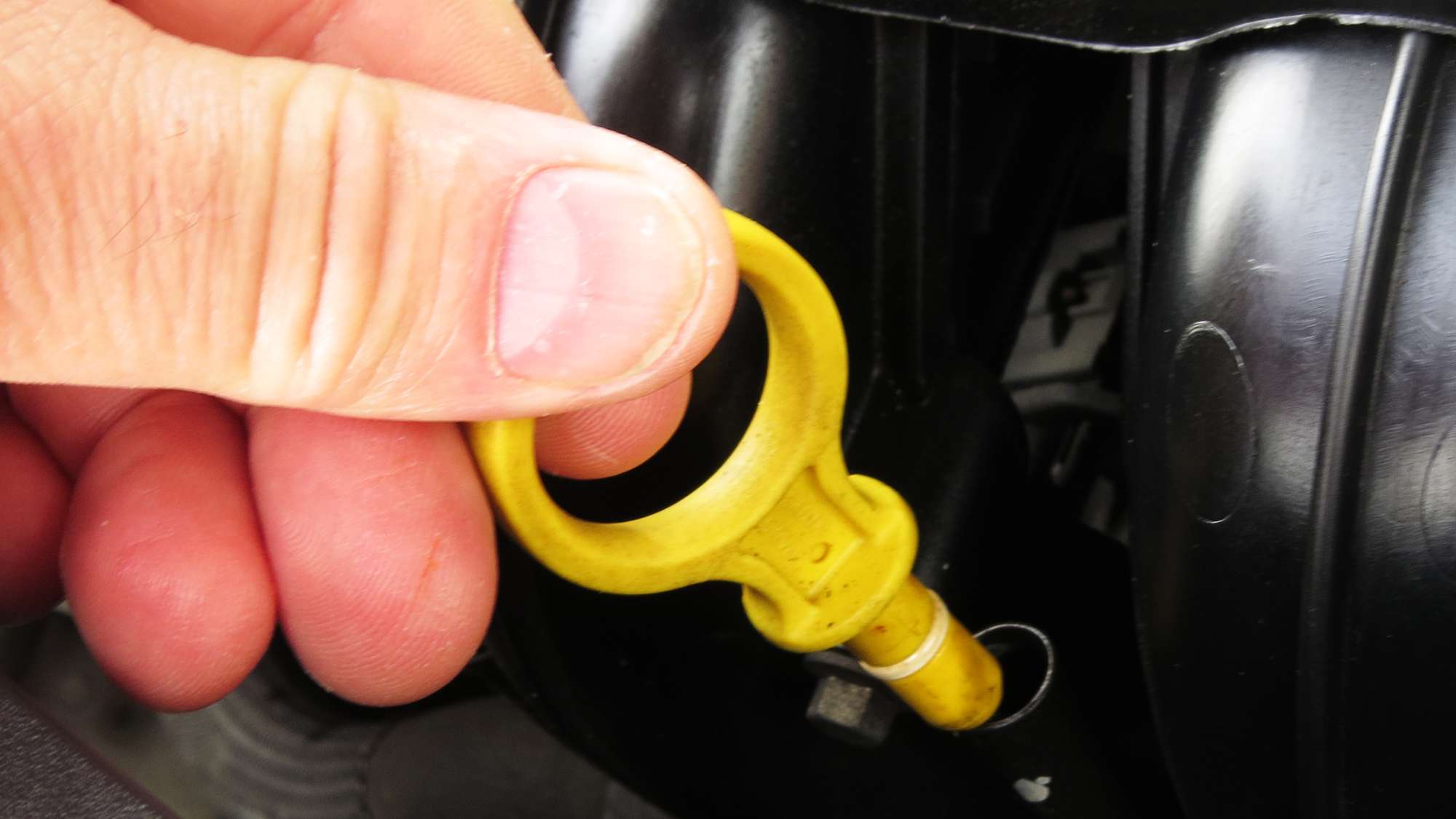 How to Check Car Engine Oil | Oil & Fluids | CASTROL UK & IRELAND